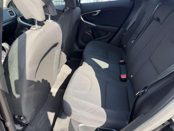 Melns Volvo V40 2013 Utena, ar dzinēja tilpumu 1.56 L un nobraukumu 275 tūkst. km par 4590 €, foto 6 vietnē AUTOMOTO.COM.LV