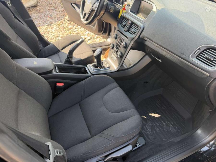 Melns Volvo V40 2013 Utena, ar dzinēja tilpumu 1.56 L un nobraukumu 275 tūkst. km par 4590 €, foto 8 vietnē AUTOMOTO.COM.LV