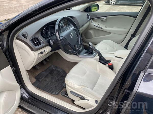 Melns Volvo V40 2013 Rīga, ar dzinēja tilpumu 1.60 L un nobraukumu 273 tūkst. km par 5750 €, foto 8 vietnē AUTOMOTO.COM.LV