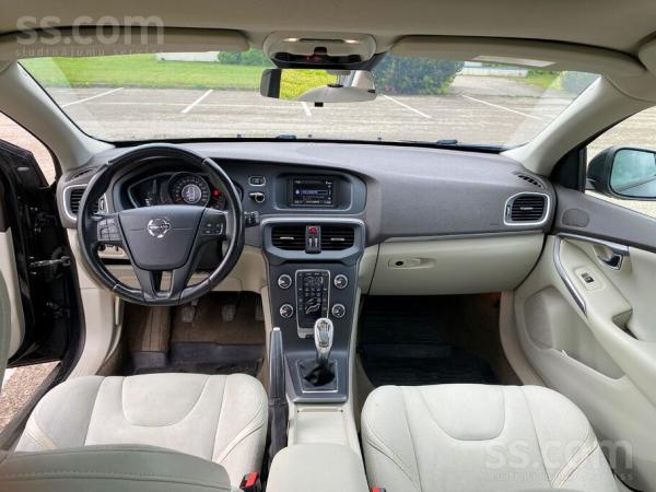 Melns Volvo V40 2013 Rīga, ar dzinēja tilpumu 1.60 L un nobraukumu 273 tūkst. km par 5750 €, foto 9 vietnē AUTOMOTO.COM.LV