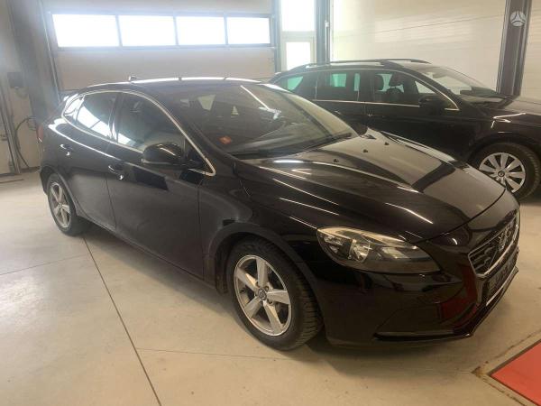 Black Volvo V40 2013 in Kaunas, with an engine capacity of 1.56 L and mileage of 170 thousand km for 4500 €, photo 2 on AUTOMOTO.COM.LV