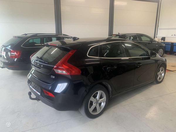 Black Volvo V40 2013 in Kaunas, with an engine capacity of 1.56 L and mileage of 170 thousand km for 4500 €, photo 3 on AUTOMOTO.COM.LV