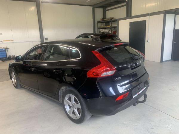 Black Volvo V40 2013 in Kaunas, with an engine capacity of 1.56 L and mileage of 170 thousand km for 4500 €, photo 4 on AUTOMOTO.COM.LV