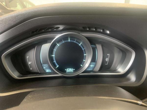 Black Volvo V40 2013 in Kaunas, with an engine capacity of 1.56 L and mileage of 170 thousand km for 4500 €, photo 8 on AUTOMOTO.COM.LV