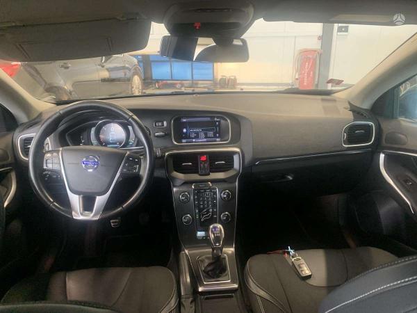 Black Volvo V40 2013 in Kaunas, with an engine capacity of 1.56 L and mileage of 170 thousand km for 4500 €, photo 9 on AUTOMOTO.COM.LV