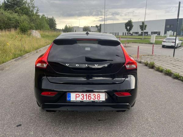 Black Volvo V40 2013 in Vilnius, with an engine capacity of 1.56 L and mileage of 283 thousand km for 6350 €, photo 6 on AUTOMOTO.COM.LV