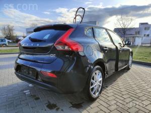 Black Volvo V40 2013 in Riga, with an engine capacity of 1.60 L and mileage of 336 thousand km for 2345 €, photo 6 on AUTOMOTO.COM.LV