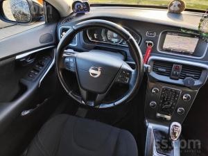 Black Volvo V40 2013 in Riga, with an engine capacity of 1.60 L and mileage of 336 thousand km for 2345 €, photo 9 on AUTOMOTO.COM.LV