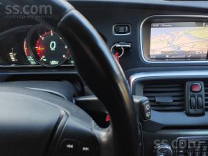 Black Volvo V40 2013 in Riga, with an engine capacity of 1.60 L and mileage of 336 thousand km for 2345 €, photo 11 on AUTOMOTO.COM.LV
