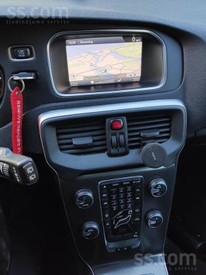 Black Volvo V40 2013 in Riga, with an engine capacity of 1.60 L and mileage of 336 thousand km for 2345 €, photo 12 on AUTOMOTO.COM.LV