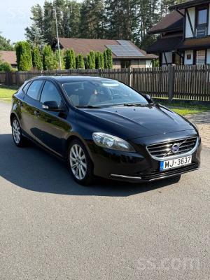 Melns Volvo V40 2013 Rīga, ar dzinēja tilpumu 1.60 L un nobraukumu 237 tūkst. km par 3950 €, foto 4 vietnē AUTOMOTO.COM.LV