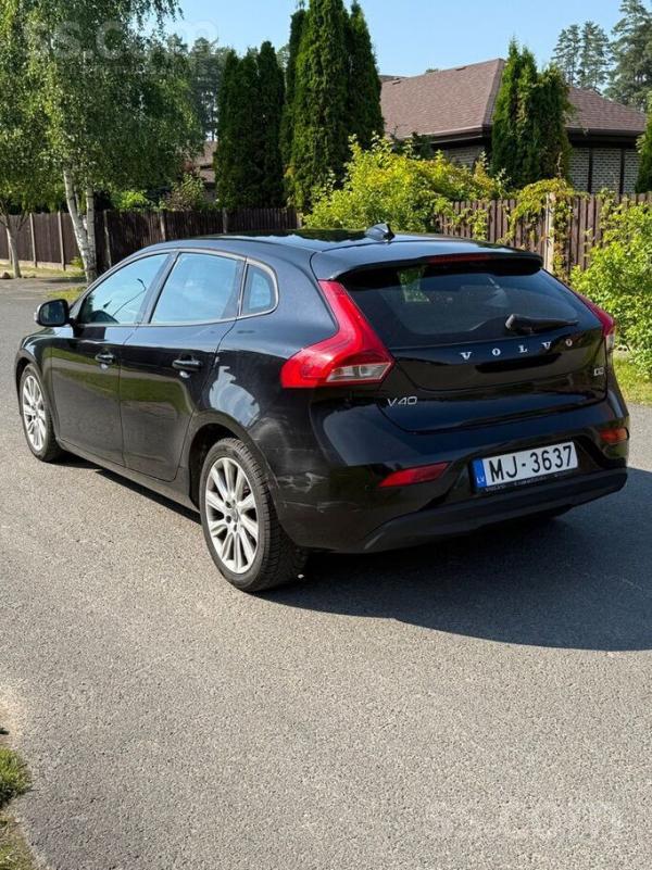 Black Volvo V40 2013 in Riga, with an engine capacity of 1.60 L and mileage of 237 thousand km for 3950 €, photo 5 on AUTOMOTO.COM.LV