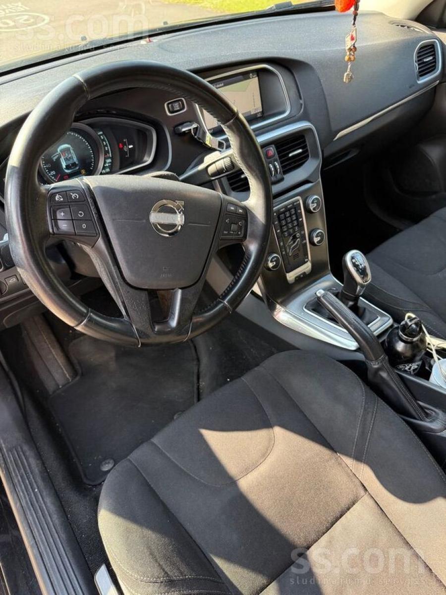 Melns Volvo V40 2013 Rīga, ar dzinēja tilpumu 1.60 L un nobraukumu 237 tūkst. km par 3950 €, foto 7 vietnē AUTOMOTO.COM.LV