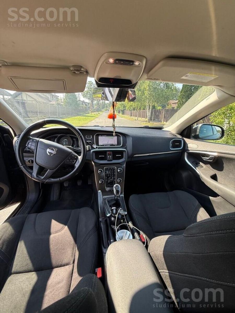 Melns Volvo V40 2013 Rīga, ar dzinēja tilpumu 1.60 L un nobraukumu 237 tūkst. km par 3950 €, foto 8 vietnē AUTOMOTO.COM.LV