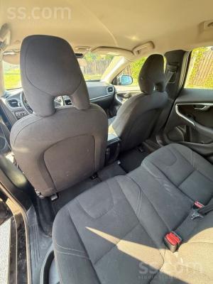 Melns Volvo V40 2013 Rīga, ar dzinēja tilpumu 1.60 L un nobraukumu 237 tūkst. km par 3950 €, foto 10 vietnē AUTOMOTO.COM.LV