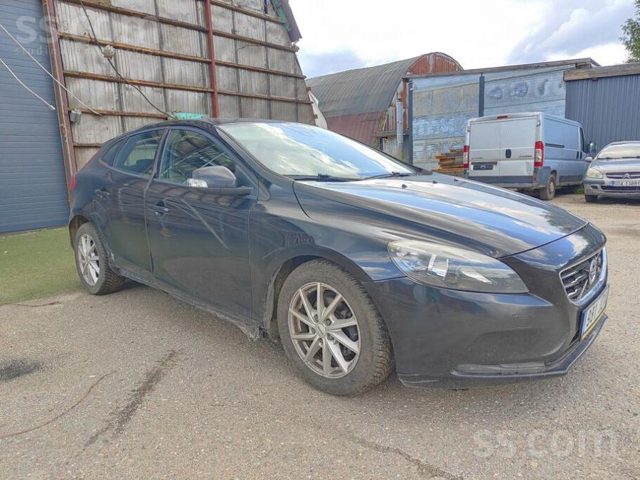 Melns Volvo V40 2013 Rīga, ar dzinēja tilpumu 1.60 L un nobraukumu 337 tūkst. km par 2240 €, foto 5 vietnē AUTOMOTO.COM.LV