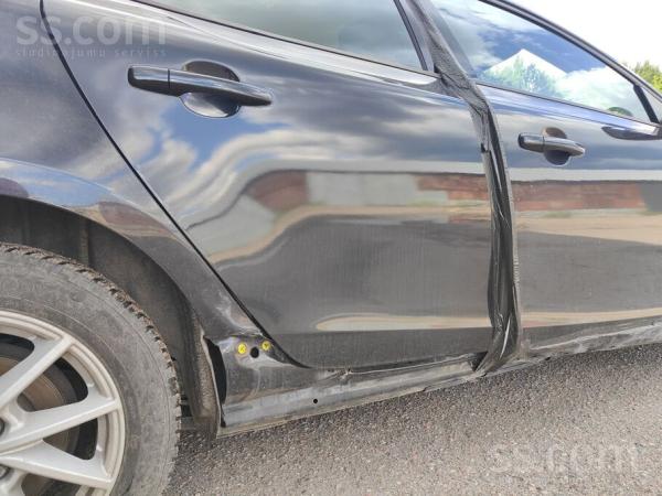 Черный Вольво В40 2013 в Рига, объемом двигателя 1.60 л и пробегом 337 тыс. км за 2240 €, фото 6 на AUTOMOTO.COM.LV
