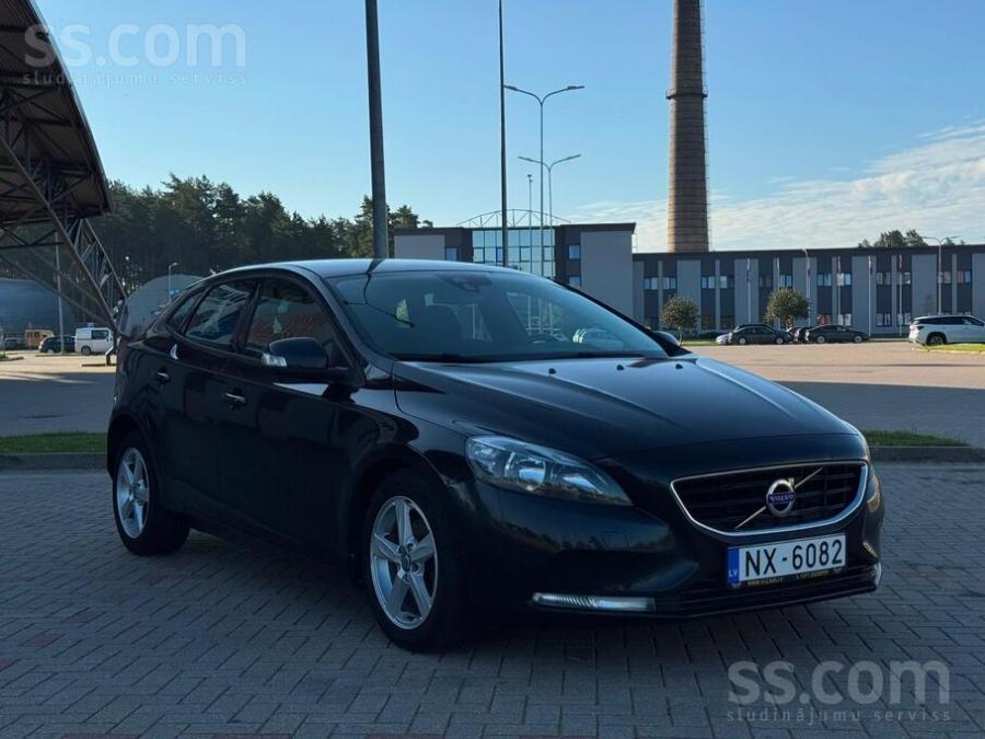 Melns Volvo V40 2013 Valmiera, ar dzinēja tilpumu 1.60 L un nobraukumu 210 tūkst. km par 3700 €, foto 1 vietnē AUTOMOTO.COM.LV