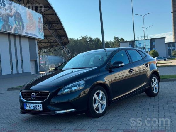 Black Volvo V40 2013 in Valmiera, with an engine capacity of 1.60 L and mileage of 210 thousand km for 3700 €, photo 2 on AUTOMOTO.COM.LV