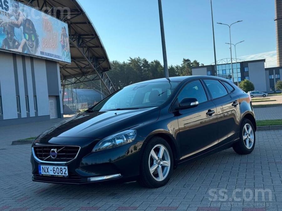 Melns Volvo V40 2013 Valmiera, ar dzinēja tilpumu 1.60 L un nobraukumu 210 tūkst. km par 3700 €, foto 3 vietnē AUTOMOTO.COM.LV
