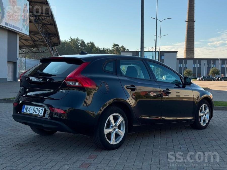 Melns Volvo V40 2013 Valmiera, ar dzinēja tilpumu 1.60 L un nobraukumu 210 tūkst. km par 3700 €, foto 4 vietnē AUTOMOTO.COM.LV