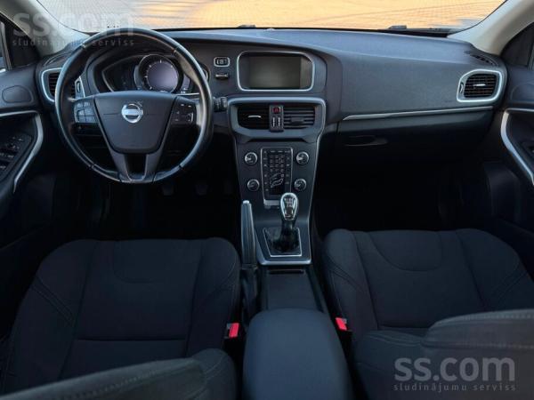 Black Volvo V40 2013 in Valmiera, with an engine capacity of 1.60 L and mileage of 210 thousand km for 3700 €, photo 5 on AUTOMOTO.COM.LV