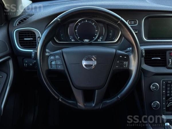 Black Volvo V40 2013 in Valmiera, with an engine capacity of 1.60 L and mileage of 210 thousand km for 3700 €, photo 6 on AUTOMOTO.COM.LV