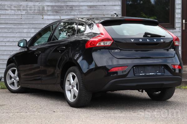 Melns Volvo V40 2013 Valka, ar dzinēja tilpumu 1.60 L un nobraukumu 289 tūkst. km par 5500 €, foto 4 vietnē AUTOMOTO.COM.LV