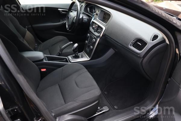 Melns Volvo V40 2013 Valka, ar dzinēja tilpumu 1.60 L un nobraukumu 289 tūkst. km par 5500 €, foto 5 vietnē AUTOMOTO.COM.LV