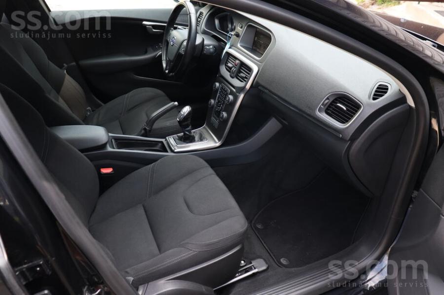 Melns Volvo V40 2013 Valka, ar dzinēja tilpumu 1.60 L un nobraukumu 289 tūkst. km par 5500 €, foto 6 vietnē AUTOMOTO.COM.LV