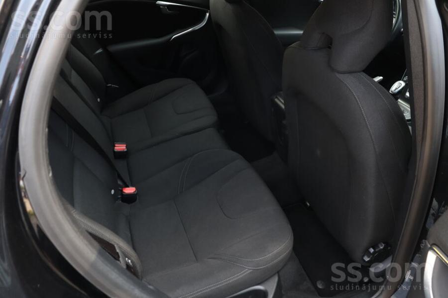 Melns Volvo V40 2013 Valka, ar dzinēja tilpumu 1.60 L un nobraukumu 289 tūkst. km par 5500 €, foto 8 vietnē AUTOMOTO.COM.LV