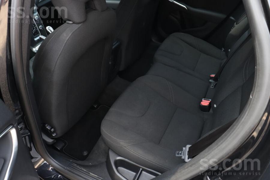 Melns Volvo V40 2013 Valka, ar dzinēja tilpumu 1.60 L un nobraukumu 289 tūkst. km par 5500 €, foto 9 vietnē AUTOMOTO.COM.LV