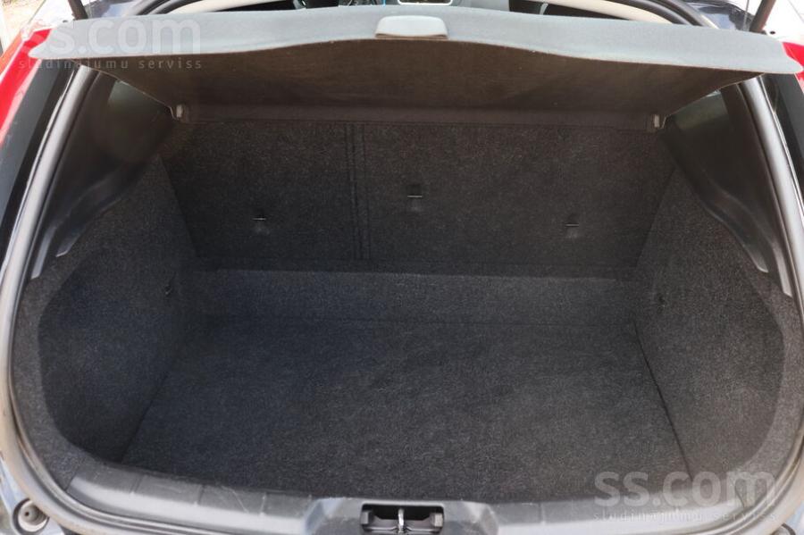 Melns Volvo V40 2013 Valka, ar dzinēja tilpumu 1.60 L un nobraukumu 289 tūkst. km par 5500 €, foto 12 vietnē AUTOMOTO.COM.LV