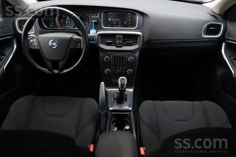 Melns Volvo V40 2013 Valka, ar dzinēja tilpumu 1.60 L un nobraukumu 289 tūkst. km par 5500 €, foto 14 vietnē AUTOMOTO.COM.LV