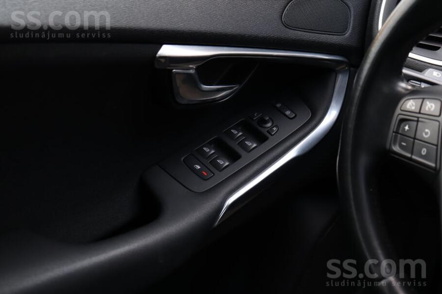 Melns Volvo V40 2013 Valka, ar dzinēja tilpumu 1.60 L un nobraukumu 289 tūkst. km par 5500 €, foto 15 vietnē AUTOMOTO.COM.LV