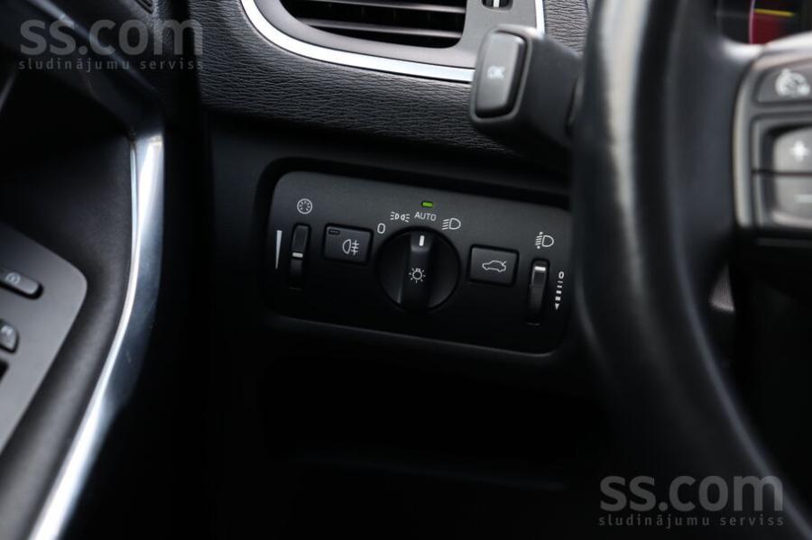 Melns Volvo V40 2013 Valka, ar dzinēja tilpumu 1.60 L un nobraukumu 289 tūkst. km par 5500 €, foto 16 vietnē AUTOMOTO.COM.LV