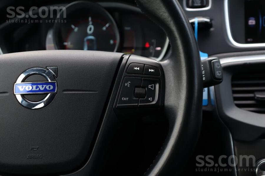 Melns Volvo V40 2013 Valka, ar dzinēja tilpumu 1.60 L un nobraukumu 289 tūkst. km par 5500 €, foto 18 vietnē AUTOMOTO.COM.LV