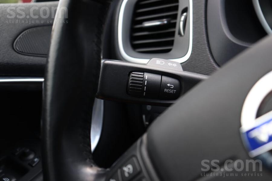 Melns Volvo V40 2013 Valka, ar dzinēja tilpumu 1.60 L un nobraukumu 289 tūkst. km par 5500 €, foto 19 vietnē AUTOMOTO.COM.LV