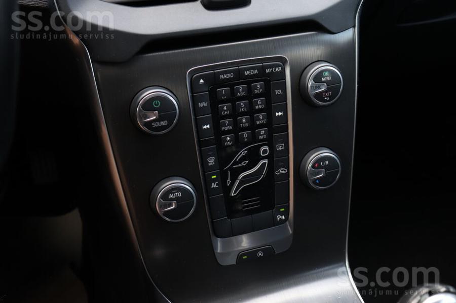 Melns Volvo V40 2013 Valka, ar dzinēja tilpumu 1.60 L un nobraukumu 289 tūkst. km par 5500 €, foto 20 vietnē AUTOMOTO.COM.LV