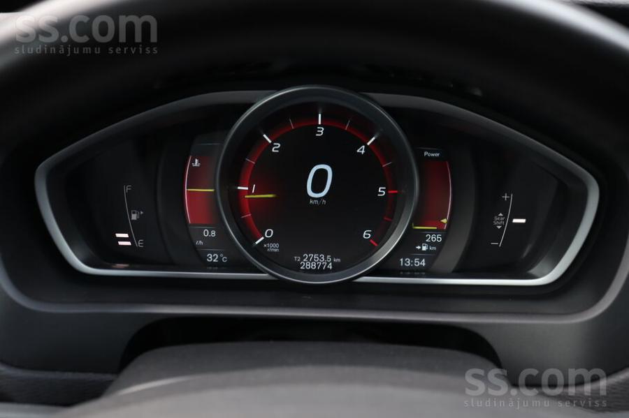 Melns Volvo V40 2013 Valka, ar dzinēja tilpumu 1.60 L un nobraukumu 289 tūkst. km par 5500 €, foto 25 vietnē AUTOMOTO.COM.LV