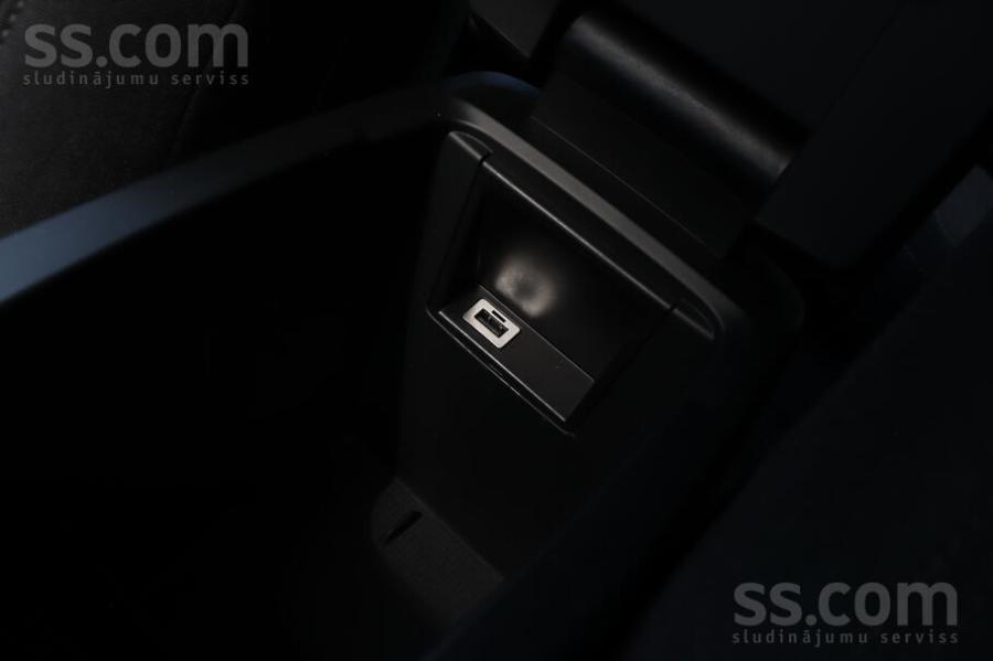 Melns Volvo V40 2013 Valka, ar dzinēja tilpumu 1.60 L un nobraukumu 289 tūkst. km par 5500 €, foto 26 vietnē AUTOMOTO.COM.LV