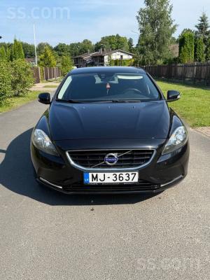 Черный Вольво В40 2013 в Рига, объемом двигателя 1.60 л и пробегом 237 тыс. км за 3690 €, фото  на AUTOMOTO.COM.LV