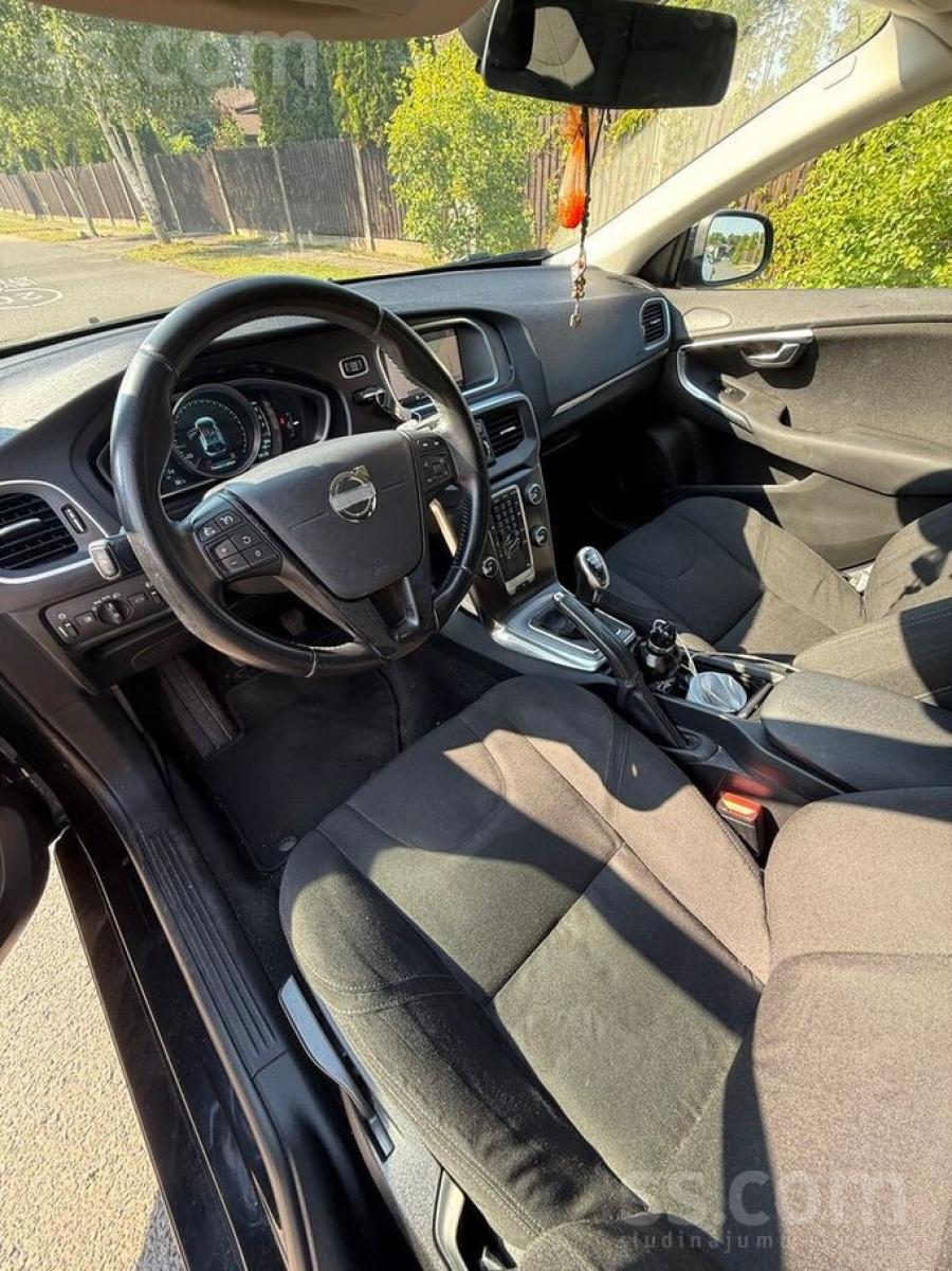Melns Volvo V40 2013 Rīga, ar dzinēja tilpumu 1.60 L un nobraukumu 237 tūkst. km par 3690 €, foto 9 vietnē AUTOMOTO.COM.LV