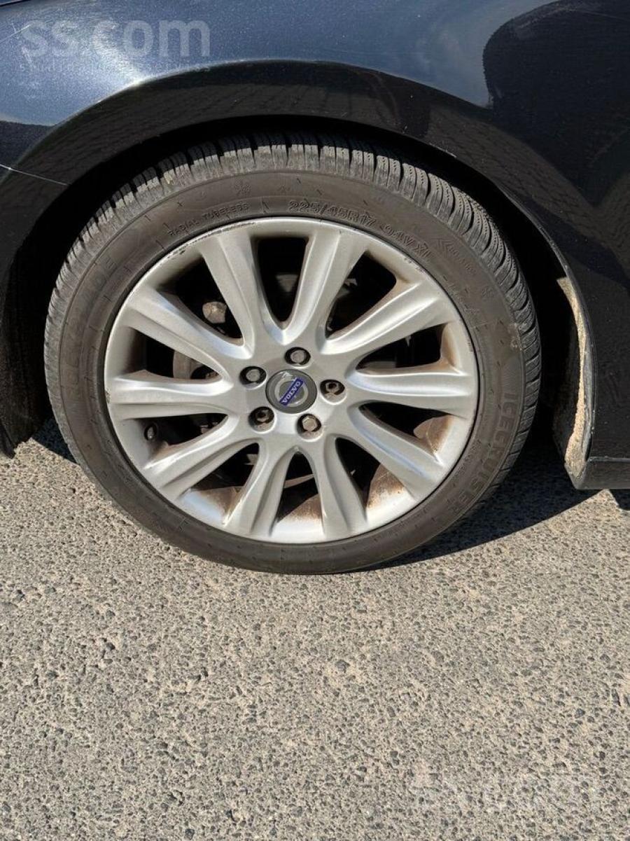Melns Volvo V40 2013 Rīga, ar dzinēja tilpumu 1.60 L un nobraukumu 237 tūkst. km par 3690 €, foto 10 vietnē AUTOMOTO.COM.LV