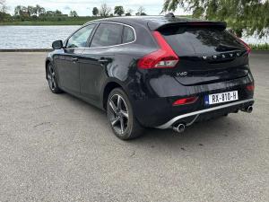 Black Volvo V40 2013 in Taurage, with an engine capacity of 1.98 L and mileage of 300 thousand km for 7300 €, photo 3 on AUTOMOTO.COM.LV