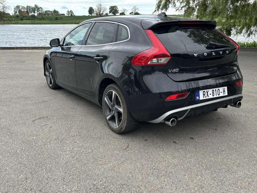 Black Volvo V40 2013 in Taurage, with an engine capacity of 1.98 L and mileage of 300 thousand km for 7300 €, photo 3 on AUTOMOTO.COM.LV