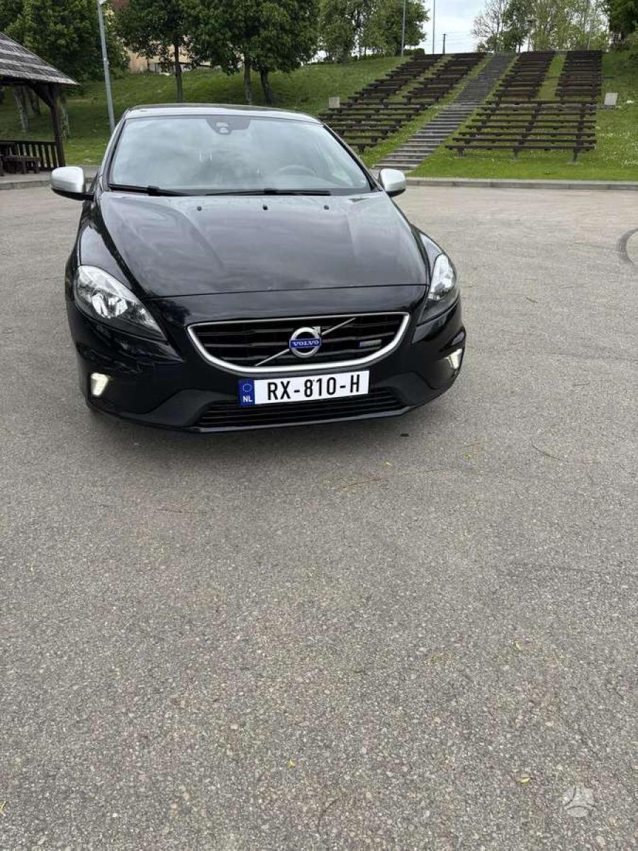 Black Volvo V40 2013 in Taurage, with an engine capacity of 1.98 L and mileage of 300 thousand km for 7300 €, photo 5 on AUTOMOTO.COM.LV