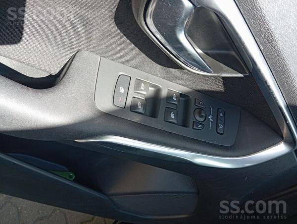 Melns Volvo V40 2013 Jelgava, ar dzinēja tilpumu 1.60 L un nobraukumu 260 tūkst. km par 5950 €, foto 8 vietnē AUTOMOTO.COM.LV