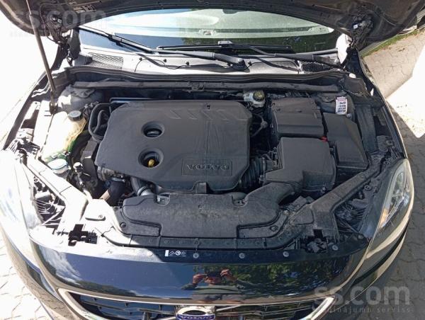 Melns Volvo V40 2013 Jelgava, ar dzinēja tilpumu 1.60 L un nobraukumu 260 tūkst. km par 5950 €, foto 9 vietnē AUTOMOTO.COM.LV