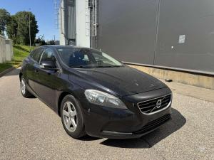 Black Volvo V40 2013 in Alytus, with an engine capacity of 1.60 L and mileage of 294 thousand km for 4050 €, photo 3 on AUTOMOTO.COM.LV